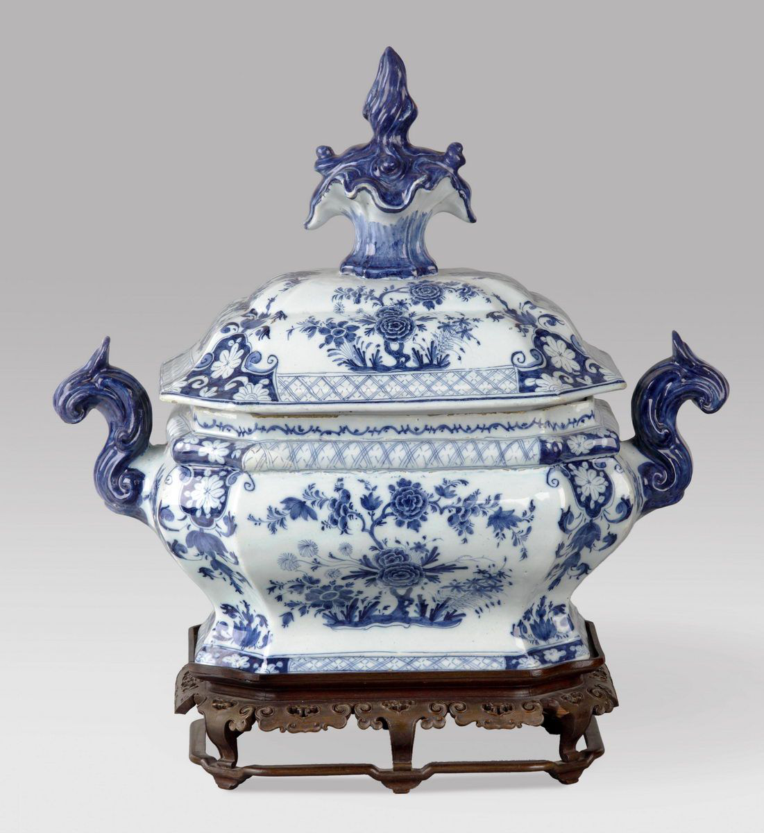 Faïence, a close relative of porcelain